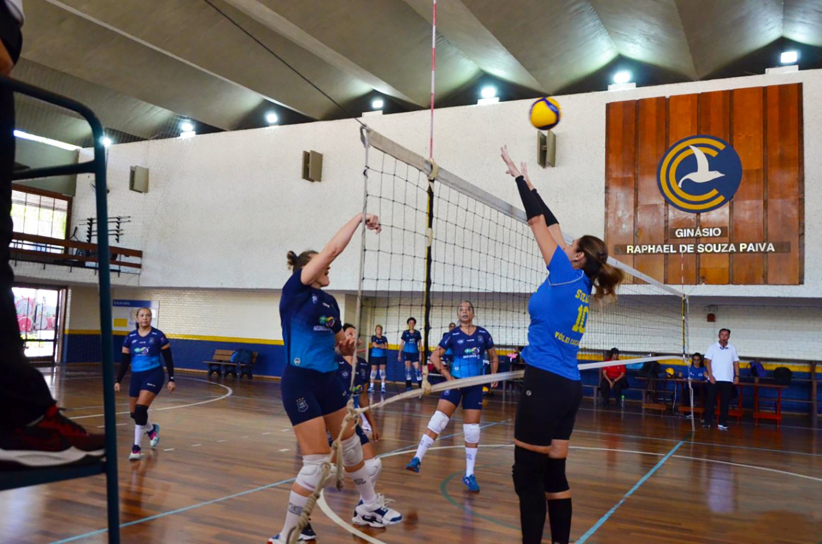 A vida na ilha: Masters de vôlei em busca de qualidade de vida e ...
