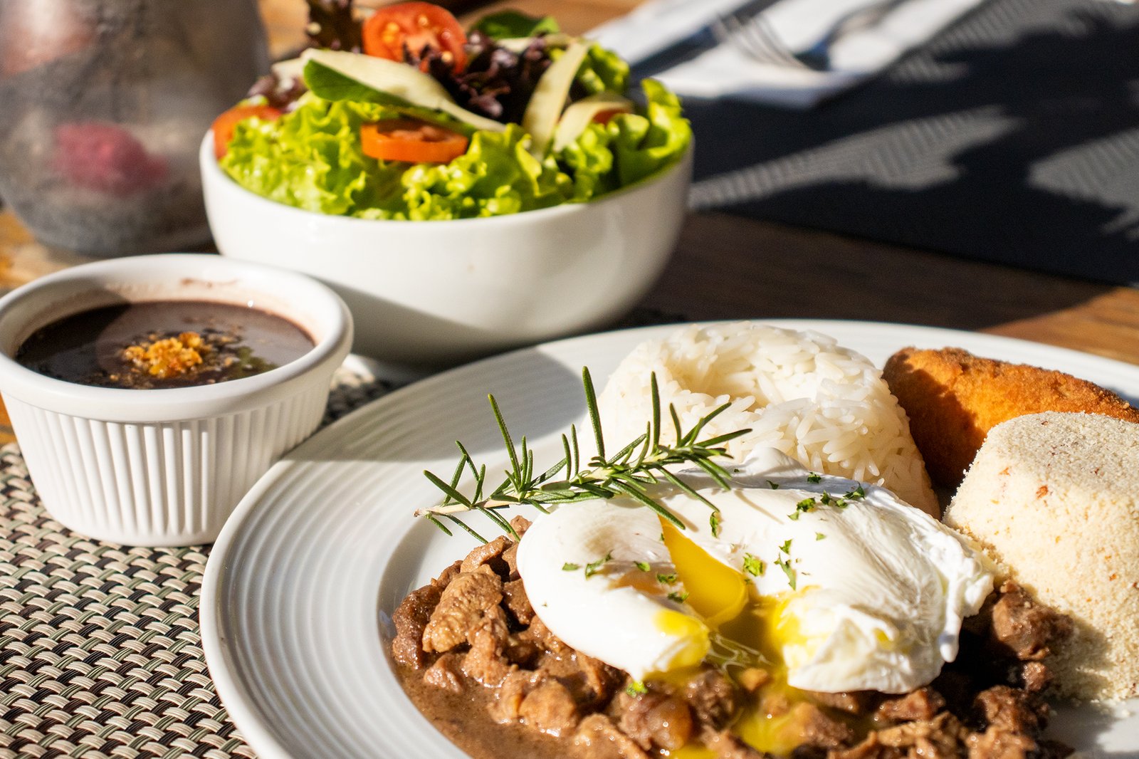 Menu Executivo do Caíque: sabor e qualidade no almoço – Clube dos Caiçaras